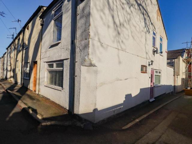 2 bedroom end of terrace house for sale