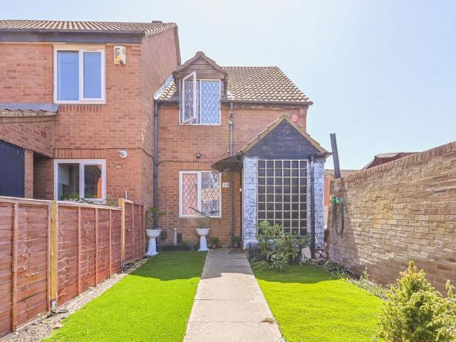 2 bedroom end of terrace house for sale
