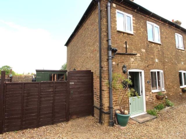 2 bedroom end of terrace house for sale