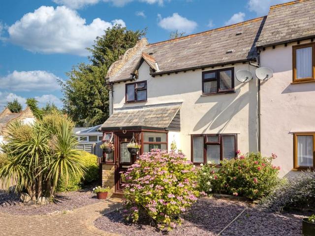 2 bedroom end of terrace house for sale