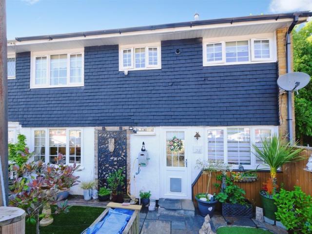 2 bedroom end of terrace house for sale
