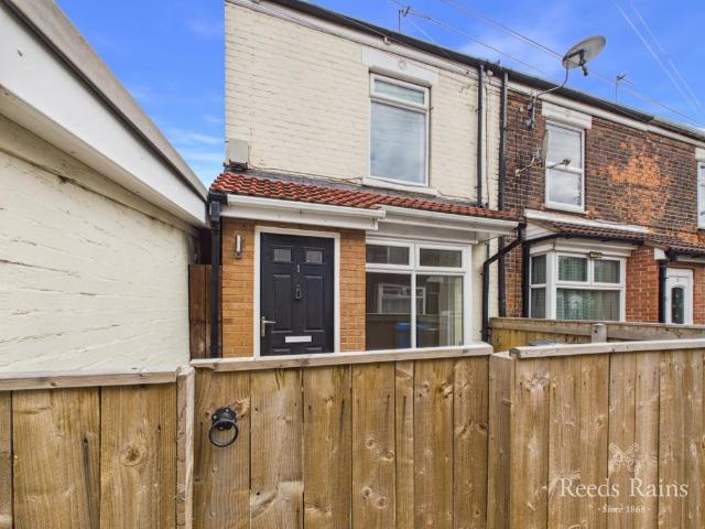 2 bedroom end of terrace house for sale