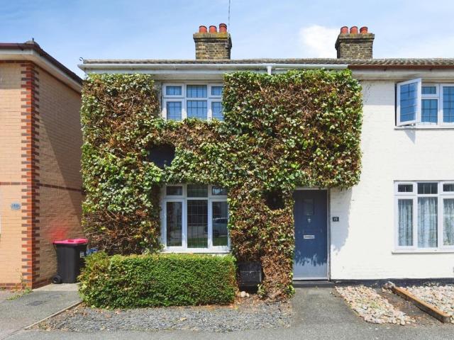 2 bedroom end of terrace house for sale