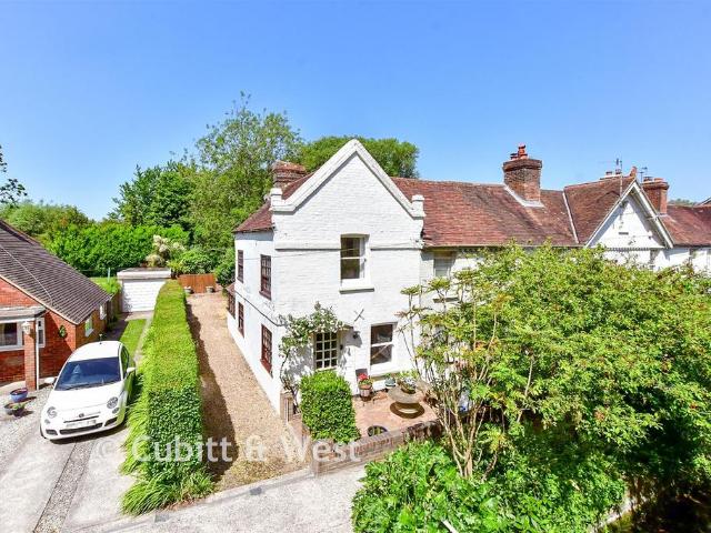 2 bedroom end of terrace house for sale