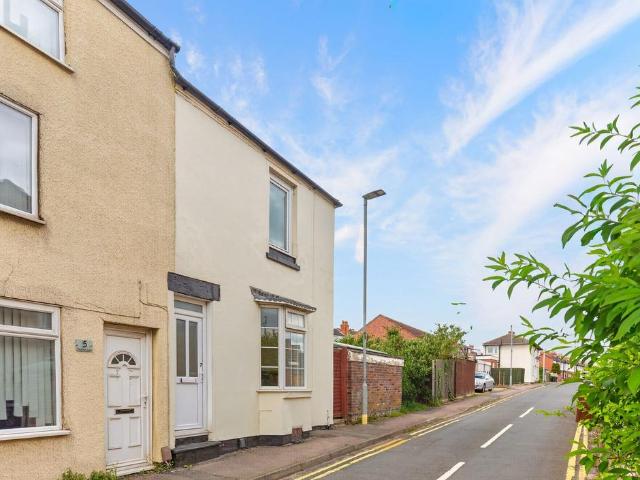 2 bedroom end of terrace house for sale