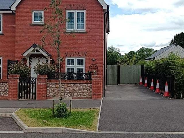 2 bedroom end of terrace house for sale