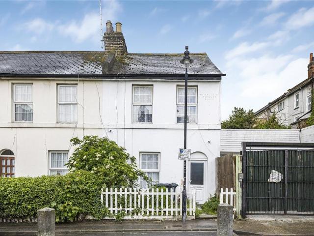 2 bedroom end of terrace house for sale