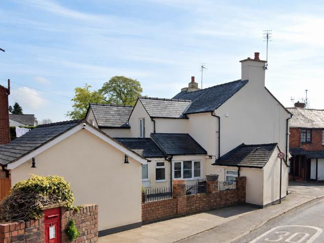2 bedroom end of terrace house for sale