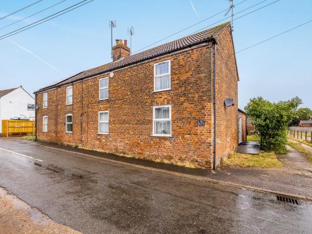 2 bedroom end of terrace house for sale