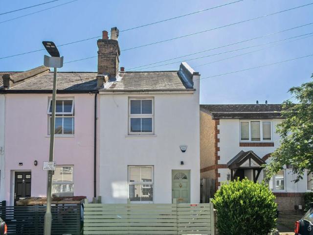 2 bedroom end of terrace house for sale