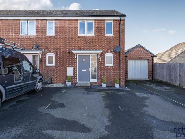 2 bedroom end of terrace house for sale