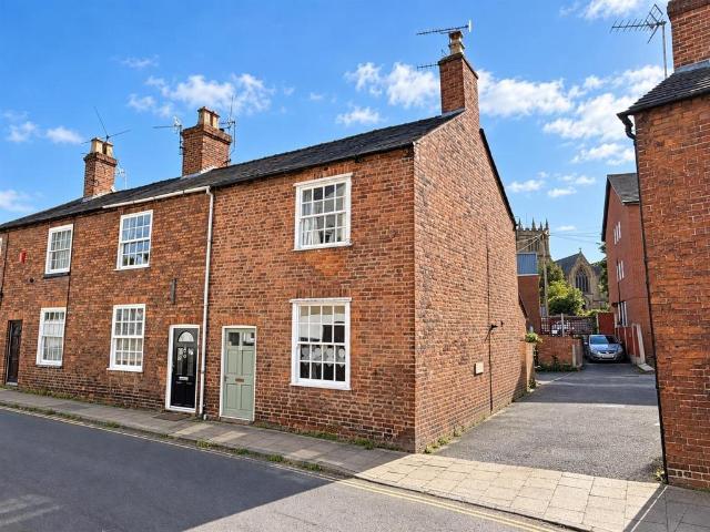 2 bedroom end of terrace house for sale