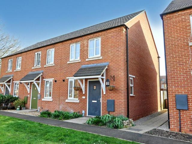 2 bedroom end of terrace house for sale
