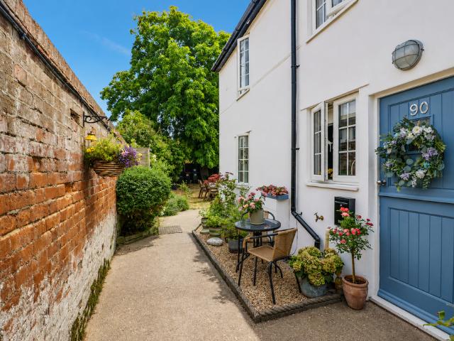 2 bedroom end of terrace house for sale