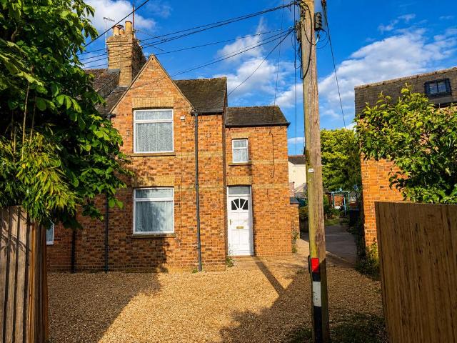 2 bedroom end of terrace house for sale