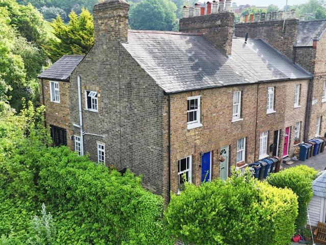 2 bedroom end of terrace house for sale