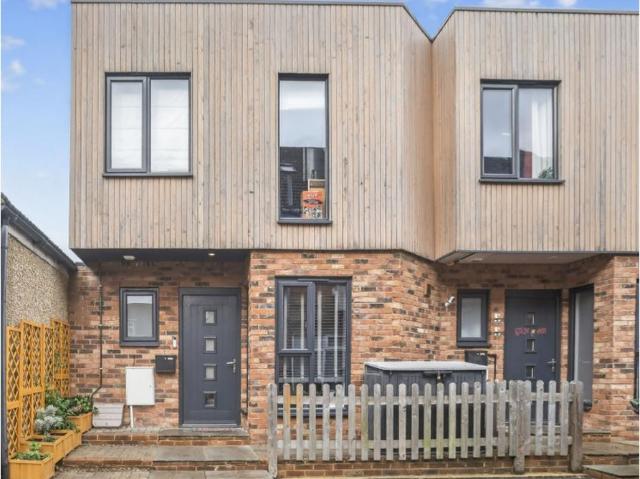 2 bedroom end of terrace house for sale
