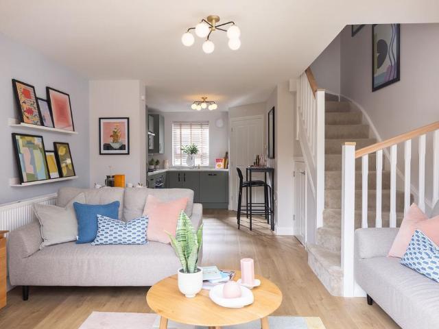 2 bedroom end of terrace house for sale