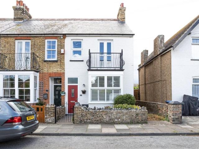 2 bedroom end of terrace house for sale