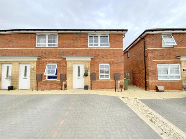 2 bedroom end of terrace house for sale