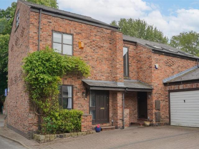 2 bedroom end of terrace house for sale