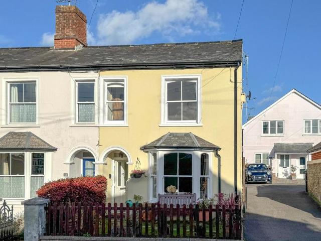 2 bedroom end of terrace house for sale