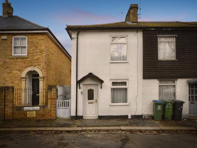 2 bedroom end of terrace house for sale