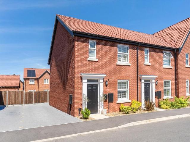 2 bedroom end of terrace house for sale