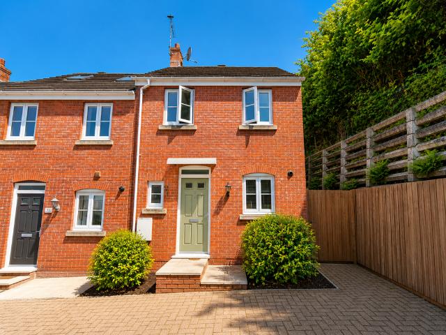 2 bedroom end of terrace house for sale