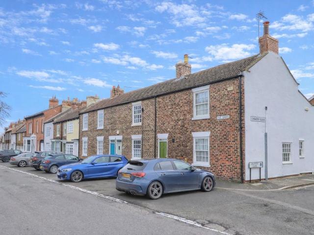 2 bedroom end of terrace house for sale