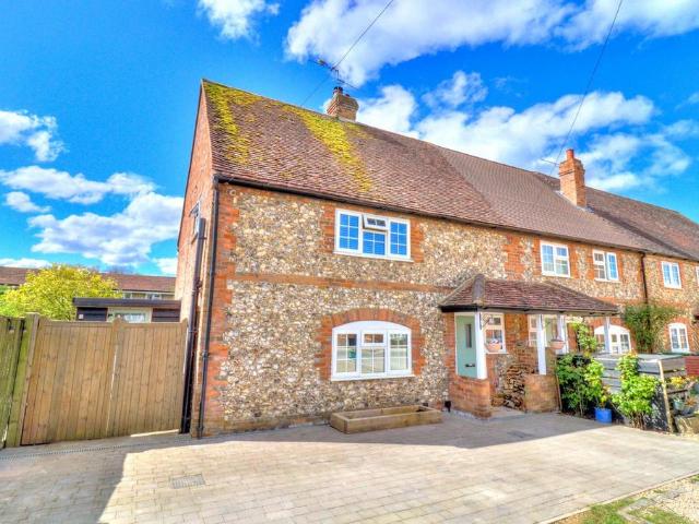 2 bedroom end of terrace house for sale