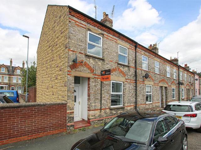 2 bedroom end of terrace house for sale