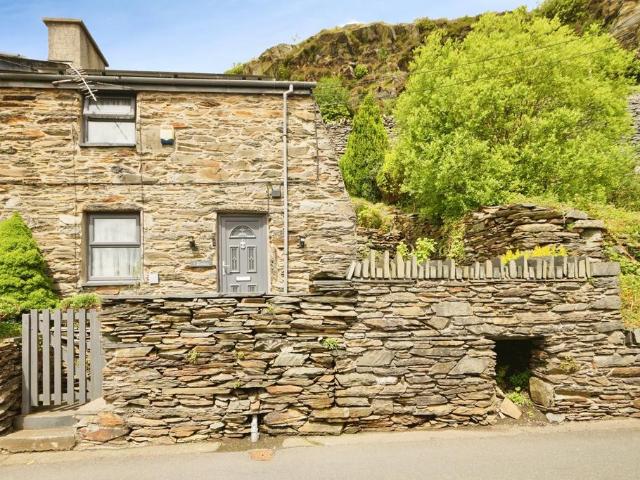 2 bedroom end of terrace house for sale