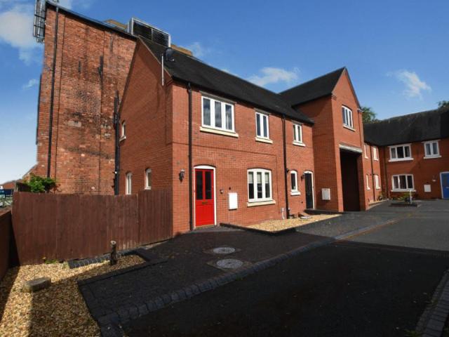 2 bedroom end of terrace house for sale
