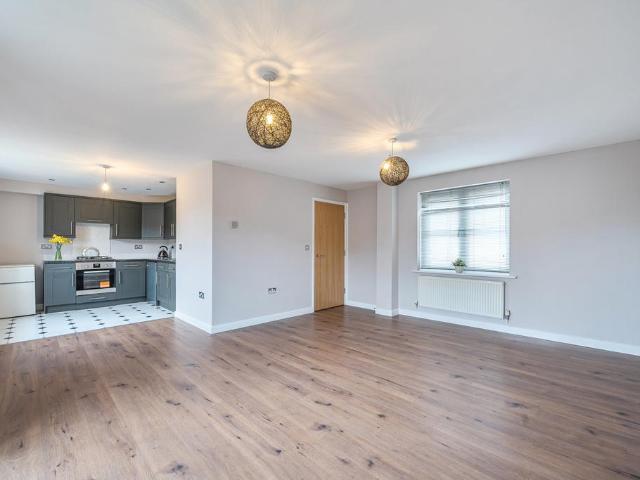 2 bedroom maisonette for sale