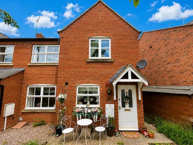 2 bedroom end of terrace house for sale