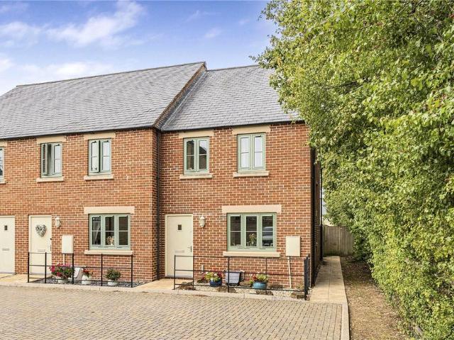 2 bedroom end of terrace house for sale