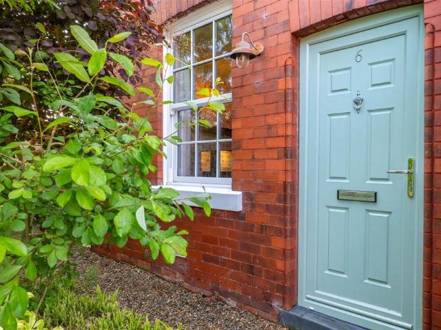 2 bedroom end of terrace house for sale