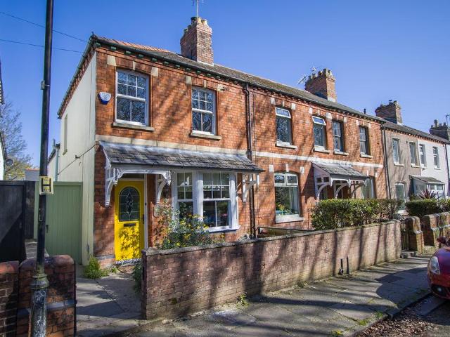 2 bedroom end of terrace house for sale