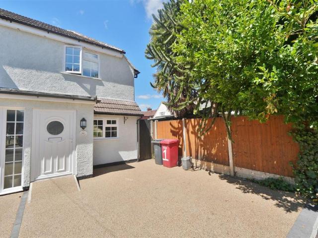 2 bedroom end of terrace house for sale