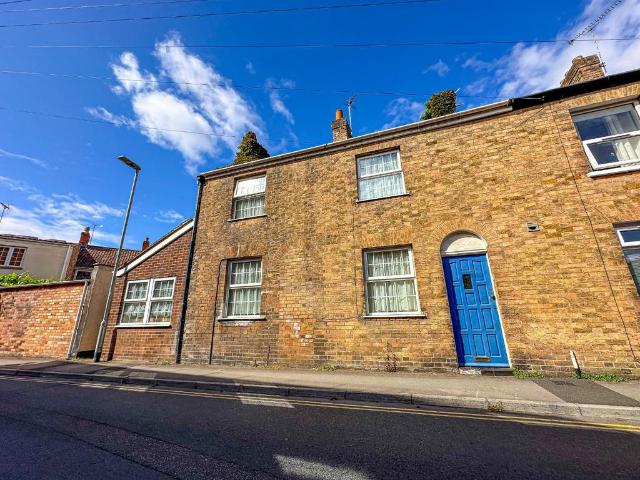 2 bedroom end of terrace house for sale