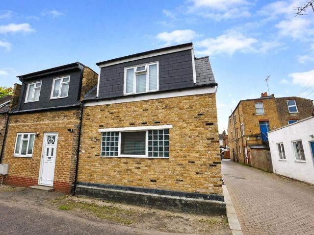2 bedroom end of terrace house for sale