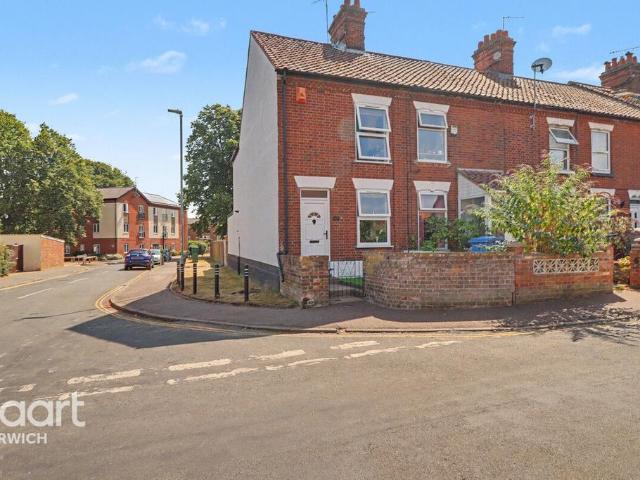 3 bedroom end of terrace house for sale