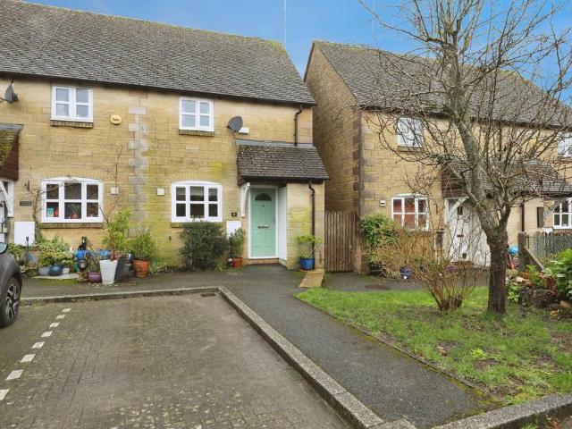 2 bedroom end of terrace house for sale