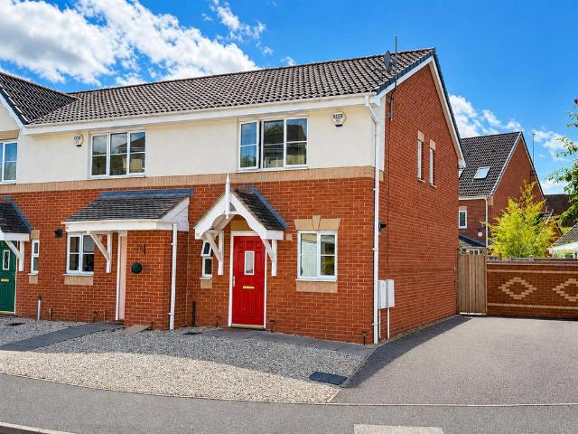 2 bedroom end of terrace house for sale