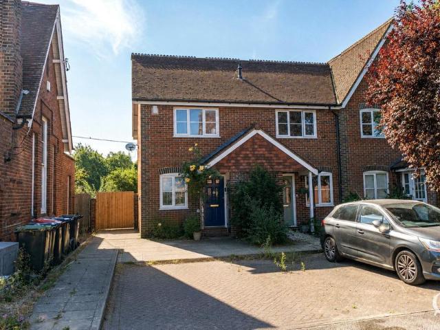 2 bedroom end of terrace house for sale