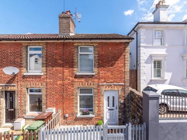 2 bedroom end of terrace house for sale