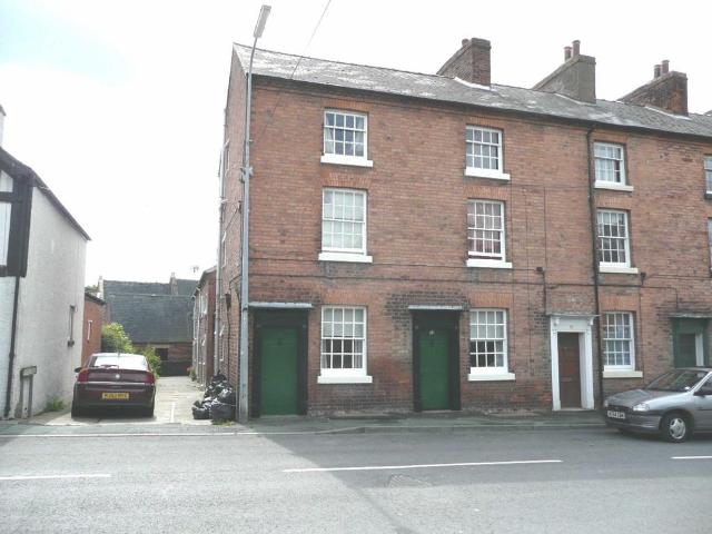 2 bedroom end of terrace house for sale