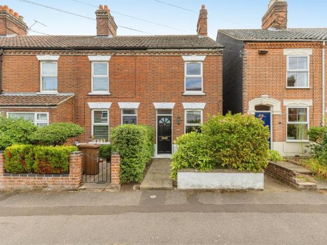 2 bedroom end of terrace house for sale