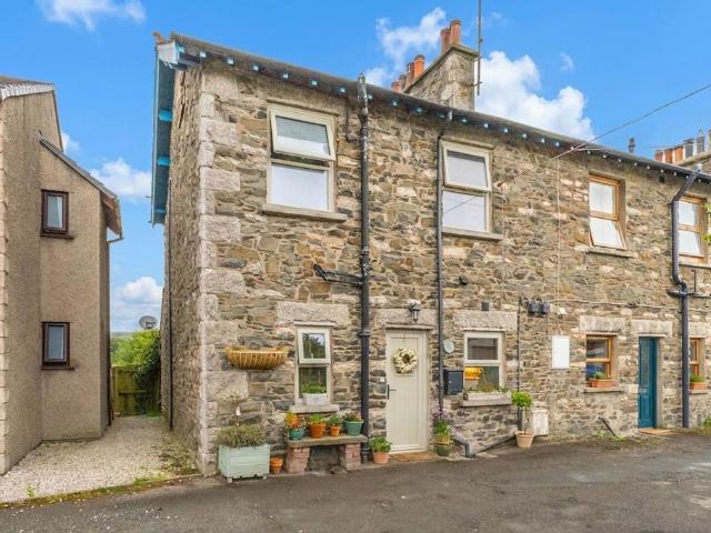2 bedroom end of terrace house for sale